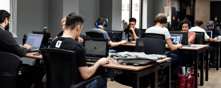 CTO: o que faz, função e diferenças de CEO, CFO, CIO e CMO – Insights ...