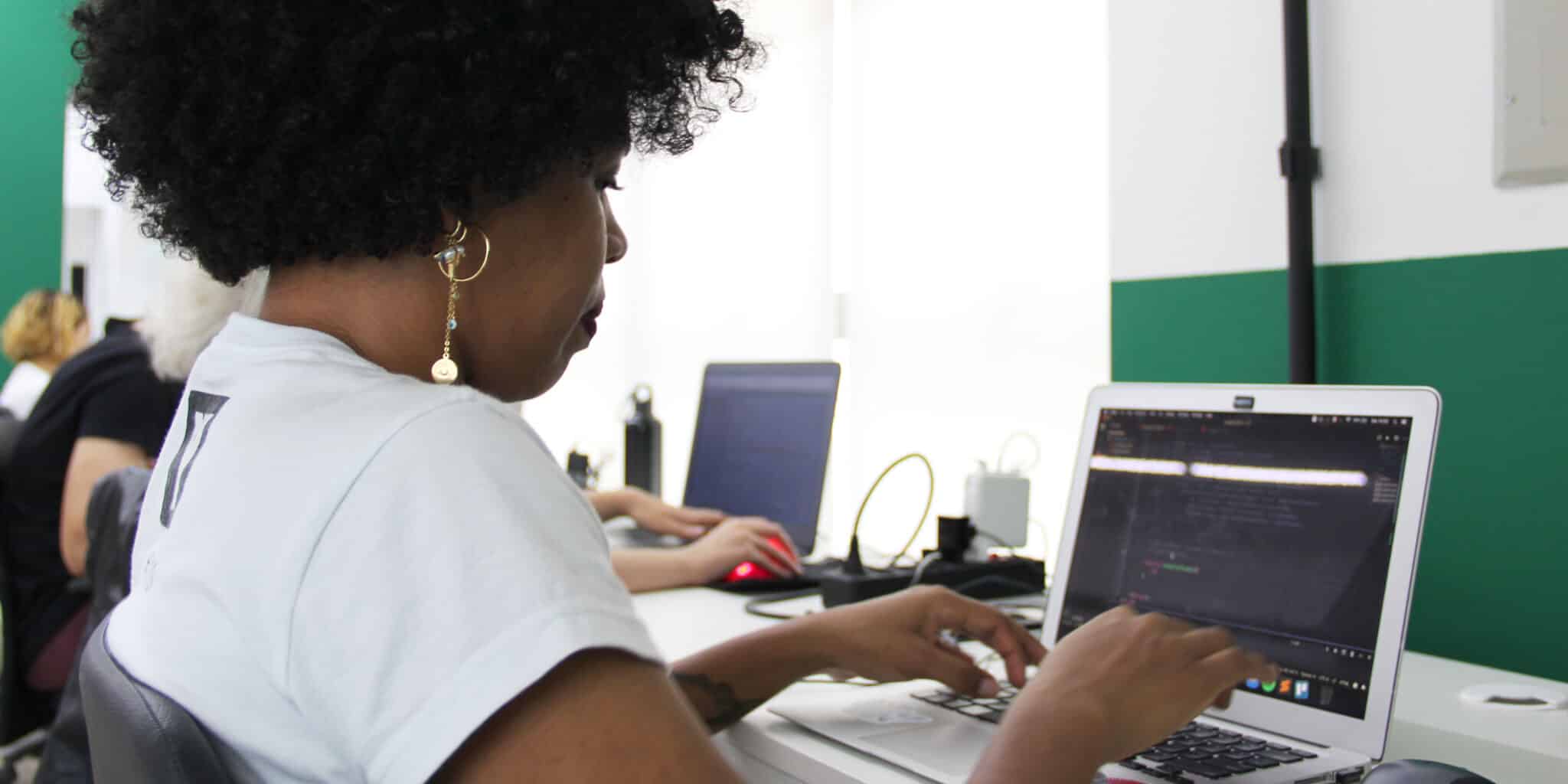 Dia do programador: o que é, como surgiu e curiosidades sobre a carreira!