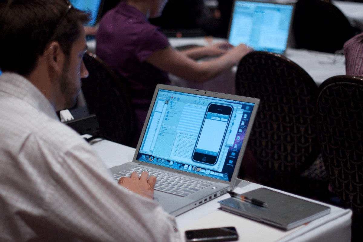 Desenvolvedor de Software: o que faz, salário e formação! – Insights ...